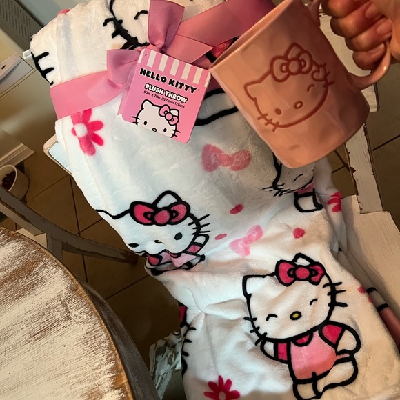 Hello Kitty | Bedding | Hello Kitty Pink Plush Blanket Perfect For ...
